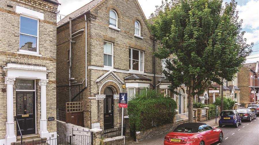 Flat for sale in Werter Road, SW15 (ref: 31125) - Douglas & Gordon