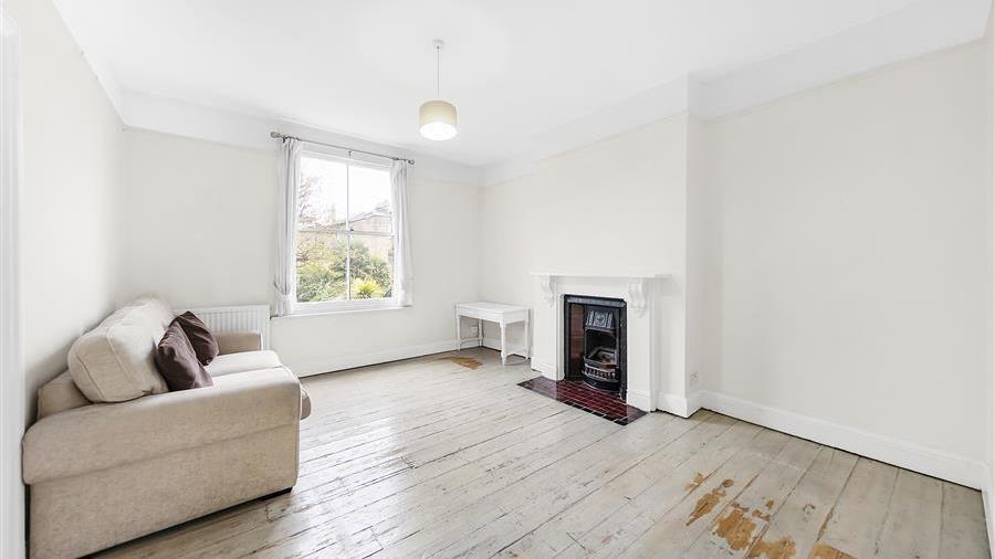 Flat to rent in Werter Road, SW15 (ref: 31125) - Douglas & Gordon