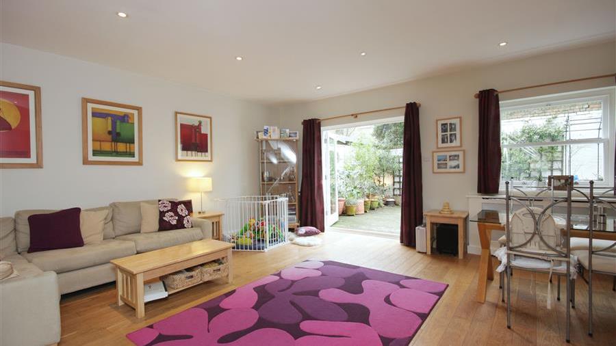 House for sale in Western Lane, SW12 featuring a garden and off-street ...