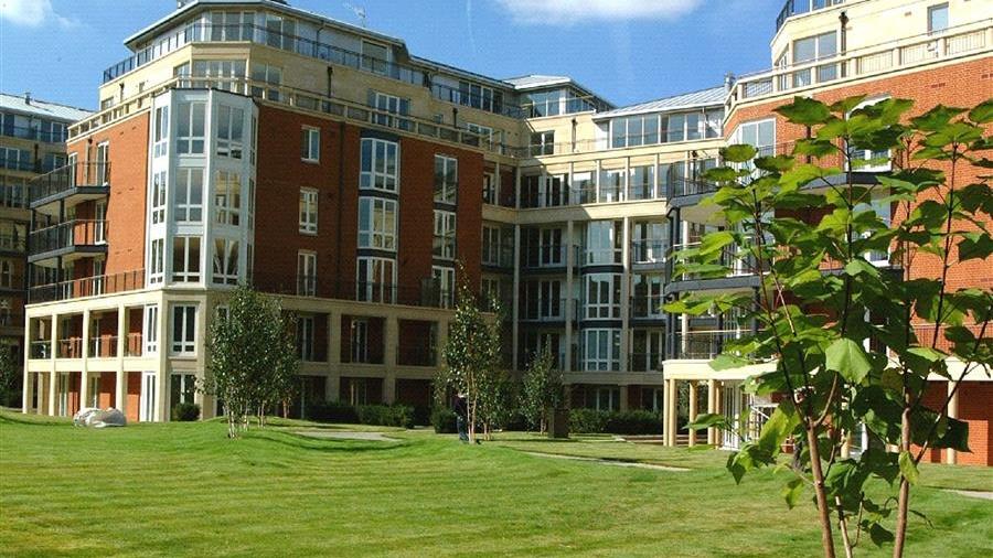 Flat to rent in Coleridge Gardens, SW10 featuring a porter, a gym, a ...
