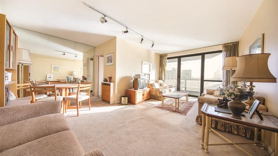 Flat for sale in Grosvenor Road, SW1V featuring a balcony and a porter ...