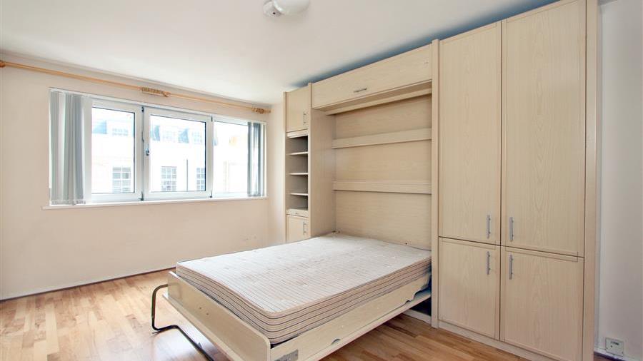 Flat for sale in Cumberland Street, SW1V (ref: 38993) - Douglas & Gordon