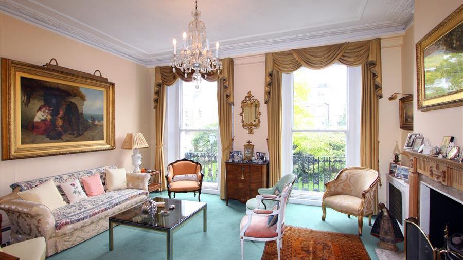 House for sale in Markham Square, SW3 featuring a garden and a roof ...