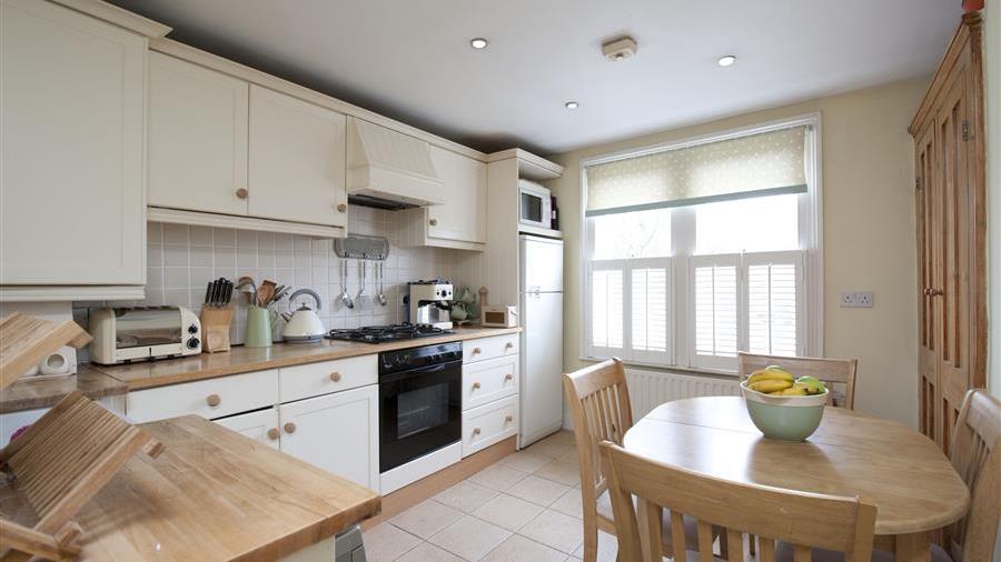 Flat for sale in Fawe Park Road, SW15 (ref: 41050) - Douglas & Gordon
