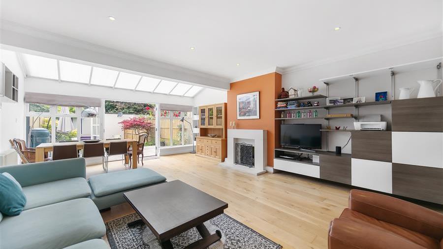 House to rent in Erpingham Road, SW15 featuring a garden and off-street ...