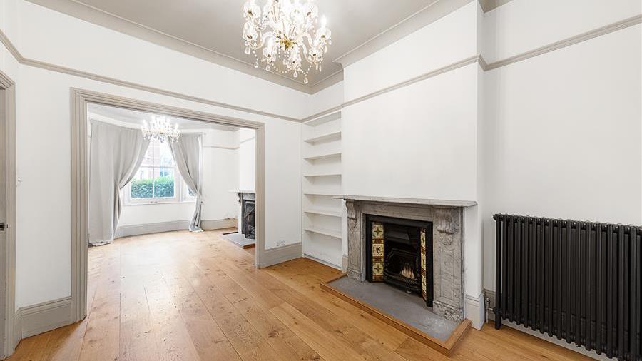 House for sale in Grandison Road, SW11 featuring a garden (ref: 43260 ...