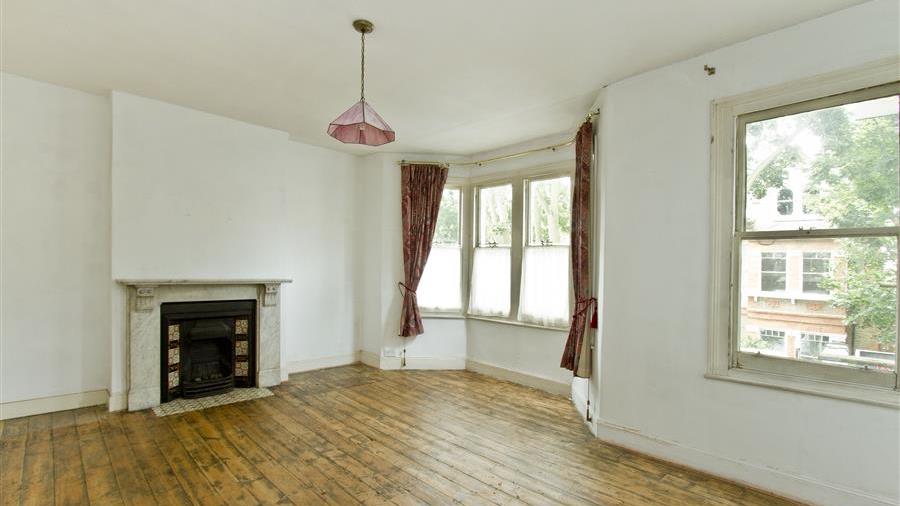 House for sale in Lessar Avenue, SW4 featuring a garden and a cellar ...