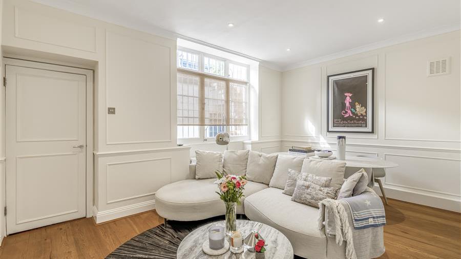 Flat for sale in Lupus Street, SW1V featuring a garden (ref: 43609 ...
