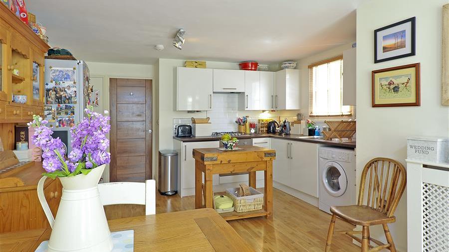Flat for sale in Ballater Road, SW2 featuring a garden and a cellar ...