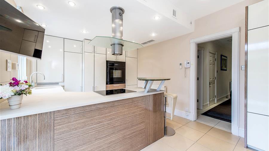 House for sale in Lindsay Square, SW1V featuring a balcony, a garden, a ...