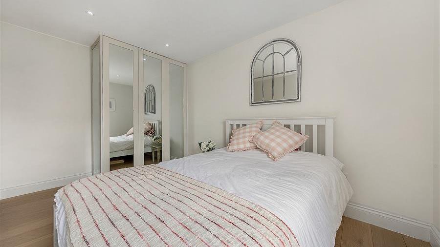 Flat for sale in Dawes Road, SW6 (ref: 52118) - Douglas & Gordon