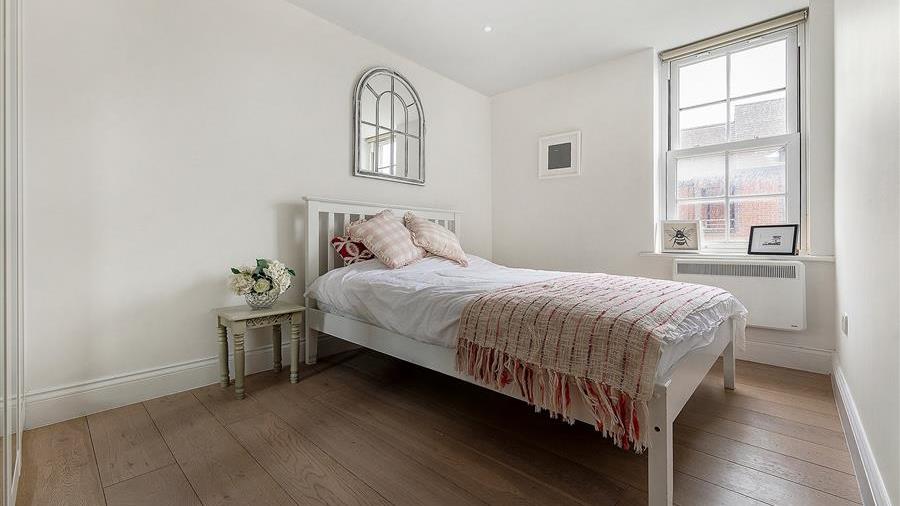 Flat for sale in Dawes Road, SW6 (ref: 52118) - Douglas & Gordon