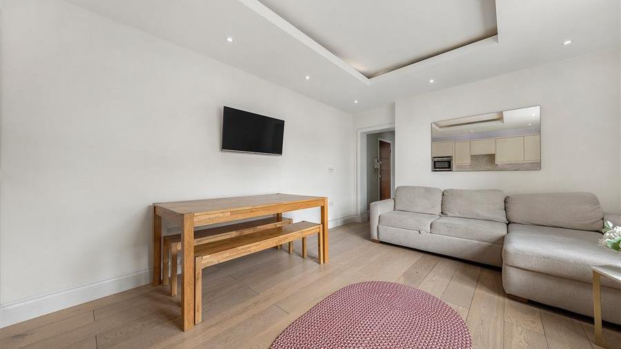 Flat for sale in Dawes Road, SW6 (ref: 52118) - Douglas & Gordon