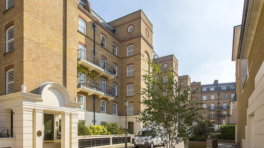 Flat for sale in Lindsay Square, SW1V featuring a porter (ref: 53517 ...