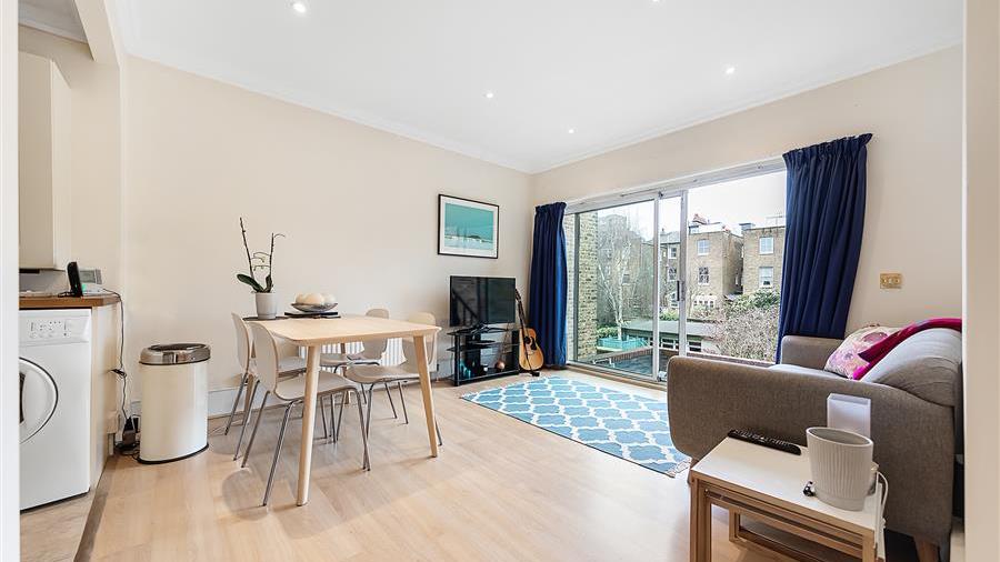 Flat for sale in Werter Road, SW15 featuring a balcony (ref: 58451 ...