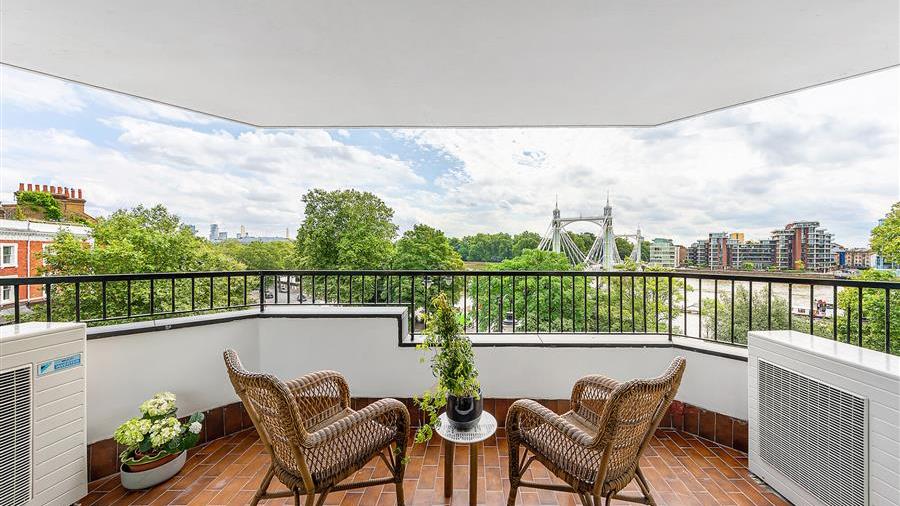 Flat for sale in Pier House, Cheyne Walk, SW3 featuring a balcony, a ...
