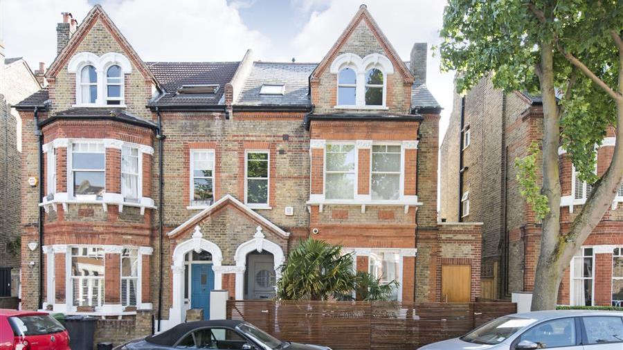 Property to rent in Lessar Avenue, SW4 featuring a garden (ref: 59169 ...