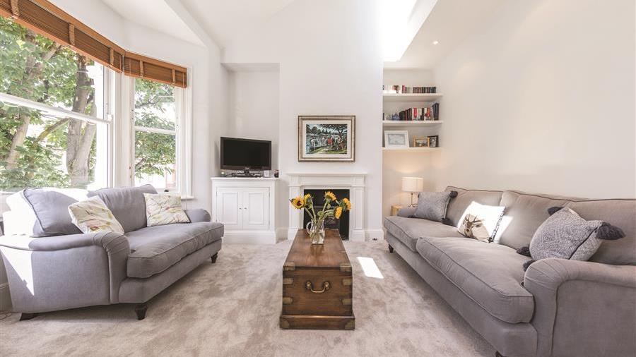 Flat for sale in Stormont Road, SW11 (ref: 61202) - Douglas & Gordon