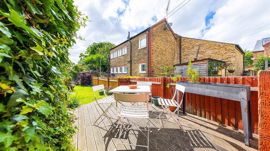 Property for sale in Radbourne Road, SW12 featuring a garden (ref ...