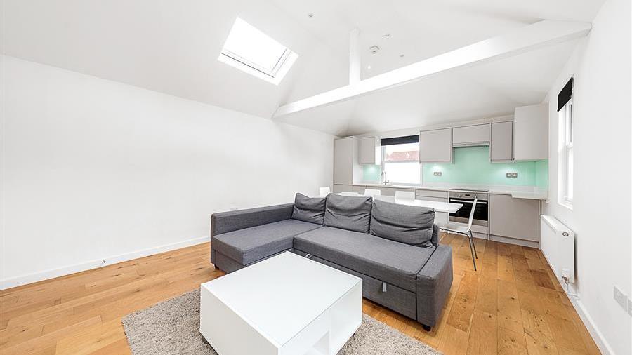 Flat for sale in Radbourne Road, SW12 (ref: 67520) - Douglas & Gordon