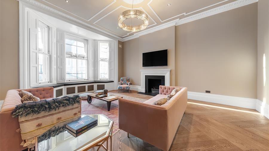 Property to rent in Phillimore Place, W8 (ref: 67983) - Douglas & Gordon