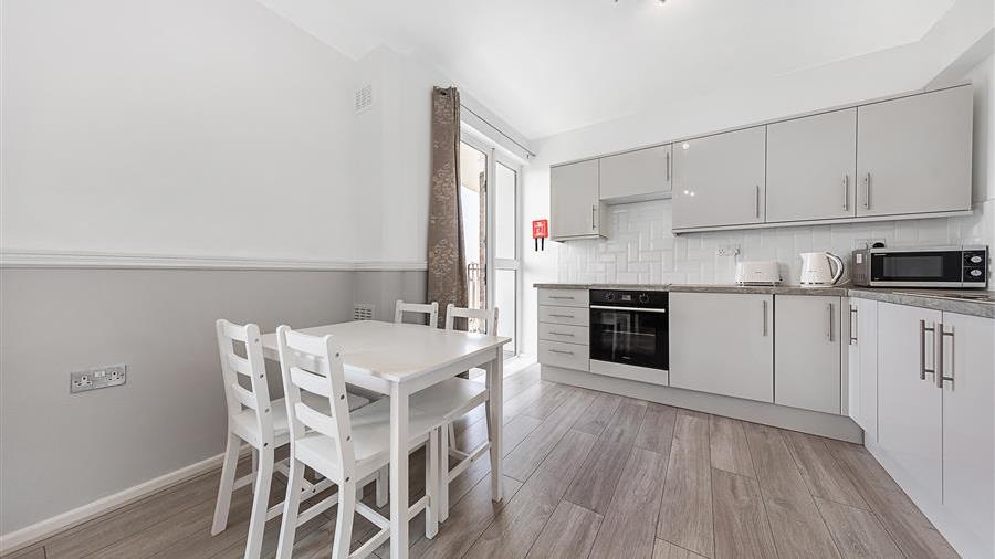 Flat to rent in Dagnall Street, SW11 (ref: 68560) - Douglas & Gordon