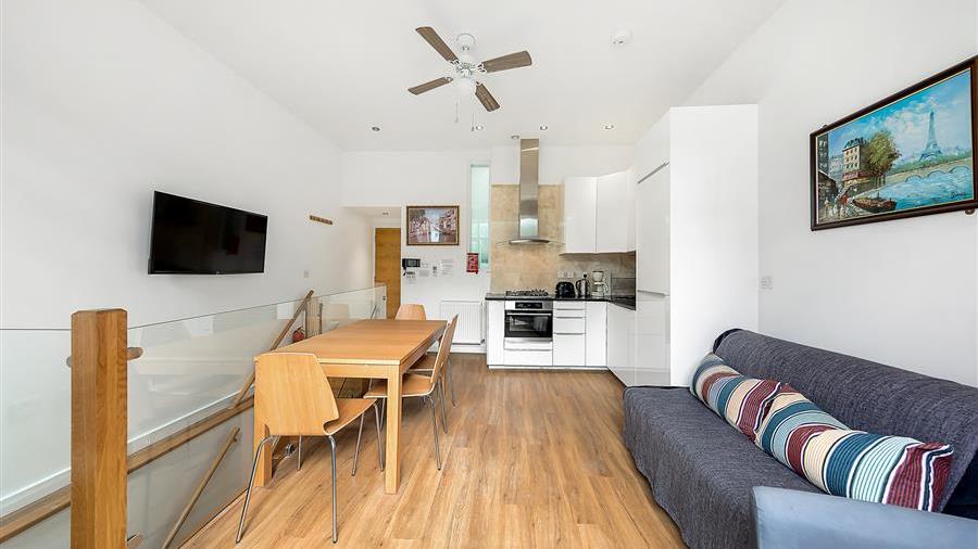 Flat to rent in Victoria Grove, W8 featuring a roof terrace (ref: 70484 ...
