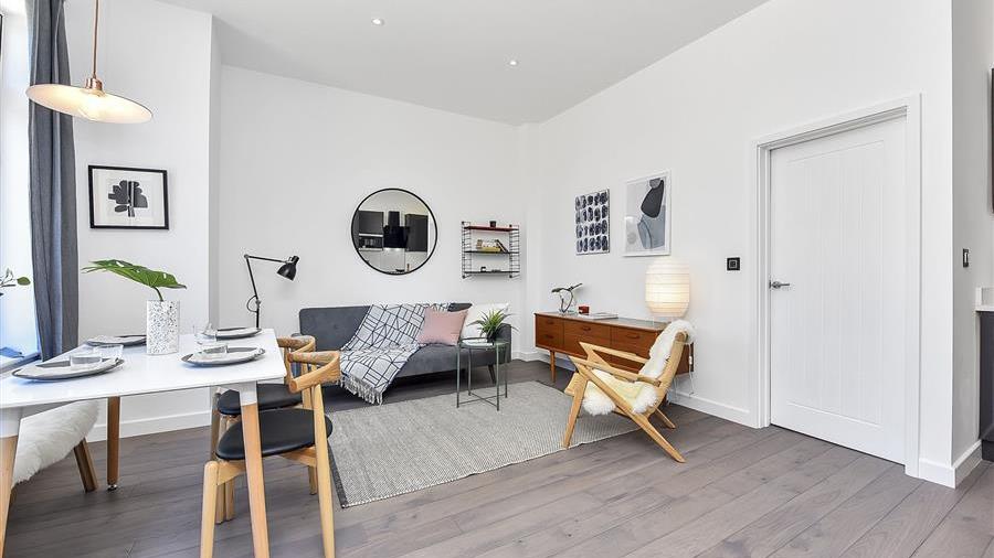 Flat for sale in Eardley Road, SW16 featuring off-street parking (ref ...