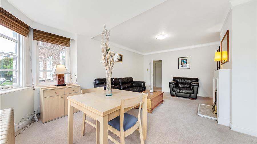 Flat for sale in Putney Heath, SW15 featuring a balcony, a porter, a ...