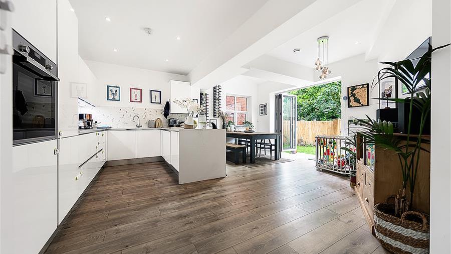 Property for sale in Eardley Road, SW16 featuring a garden and off ...