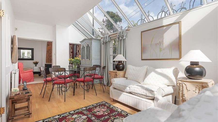 House for sale in Western Lane, SW12 featuring a garden and off-street ...