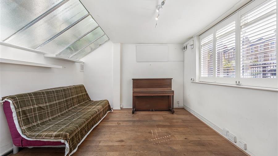 Property for sale in Stewarts Grove, SW3 (ref: 74872) - Douglas & Gordon