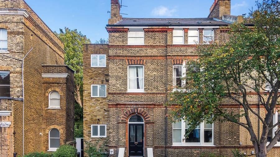 Flat for sale in Victoria Rise, SW4 featuring a garden (ref: 76690 ...