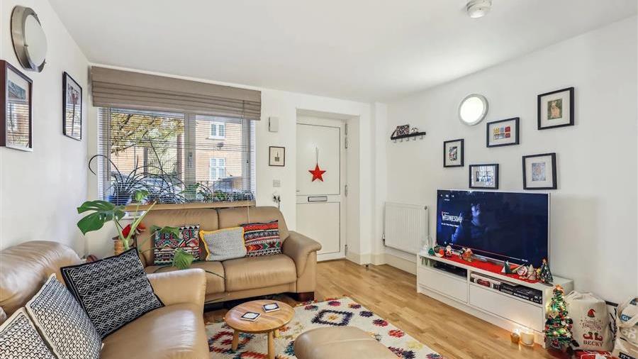 Flat for sale in Liberty Street, SW9 (ref: 77600) - Douglas & Gordon
