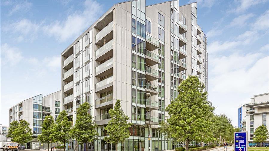 Flat for sale in Eastfields Avenue, SW18 featuring a balcony, a porter ...