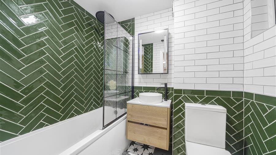 Flat for sale in Larch Close, SW12 (ref: 79537) - Douglas & Gordon