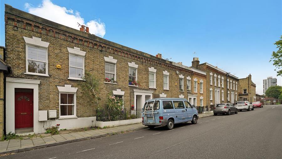 House for sale in Heath Road, SW8 featuring a garden (ref: 80687 ...