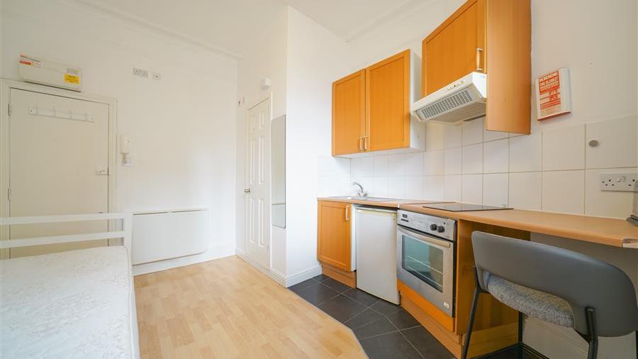 Flat to rent in St. Georges Drive, SW1V (ref: 80908) - Douglas & Gordon