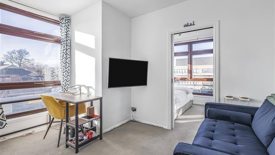Flat to rent in Carlton Drive, SW15 featuring a roof terrace (ref ...